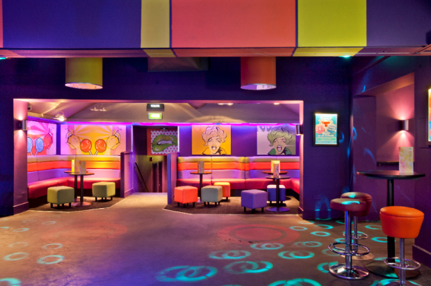 Popworld: Cheesy Portsmouth Nightclub | DesignMyNight