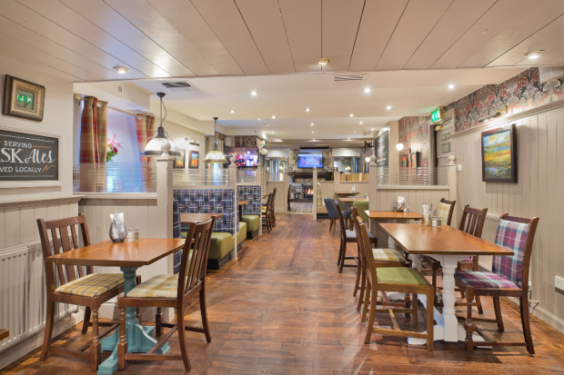 West Port Hotel: Linlithgow Pub | DesignMyNight