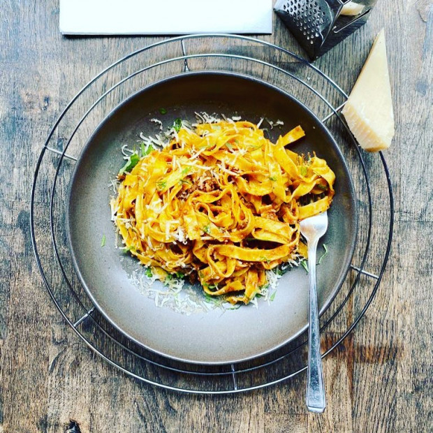 Veeno Reading | Reading Bar Reviews | DesignMyNight