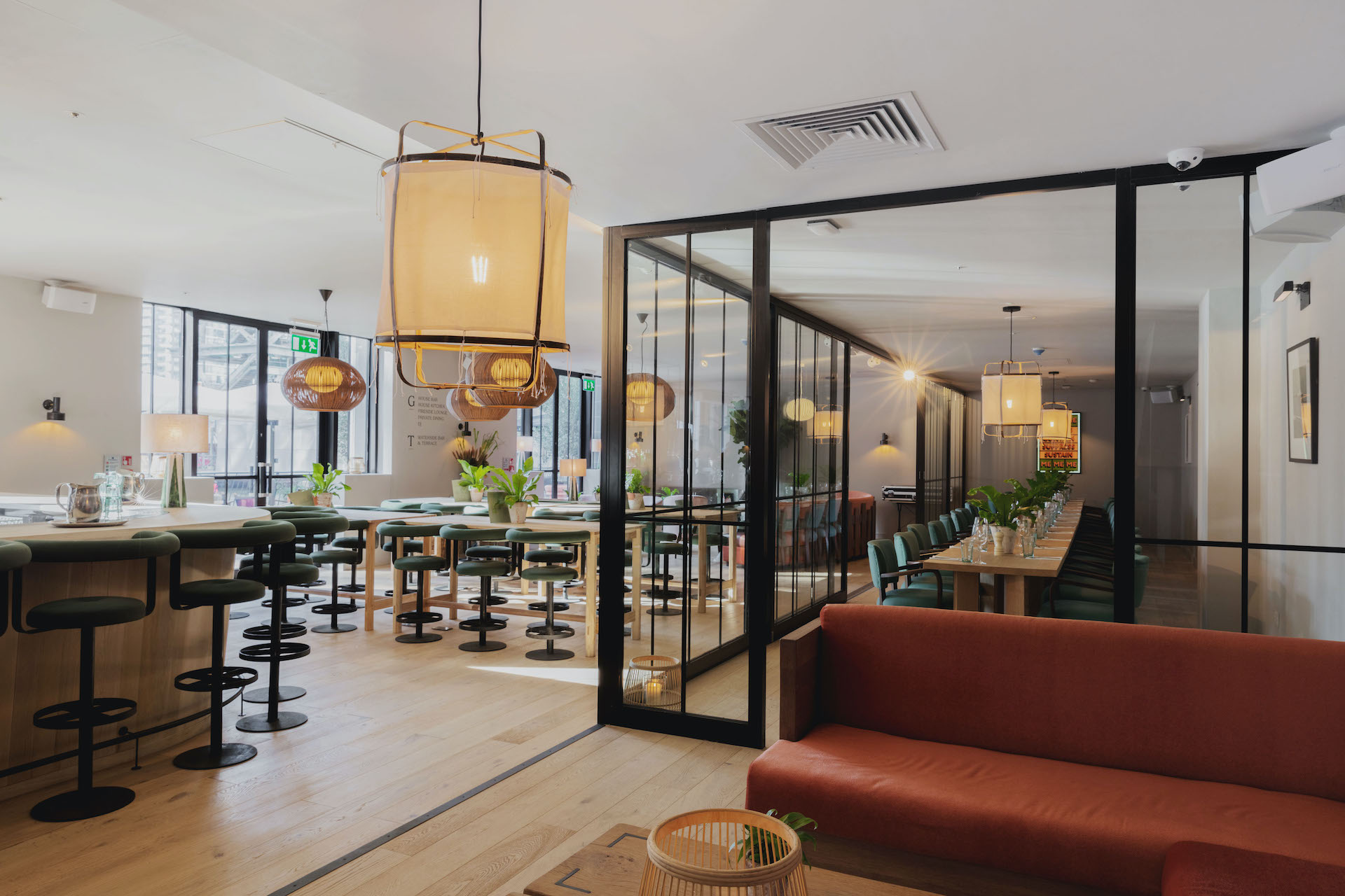 No.35 Mackenzie Walk Canary Wharf | London Bar Reviews | DesignMyNight