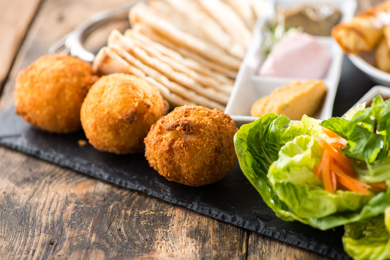 Visit Bbar Victoria: Burgers, BBQ Sandwiches and Cocktails | DesignMyNight