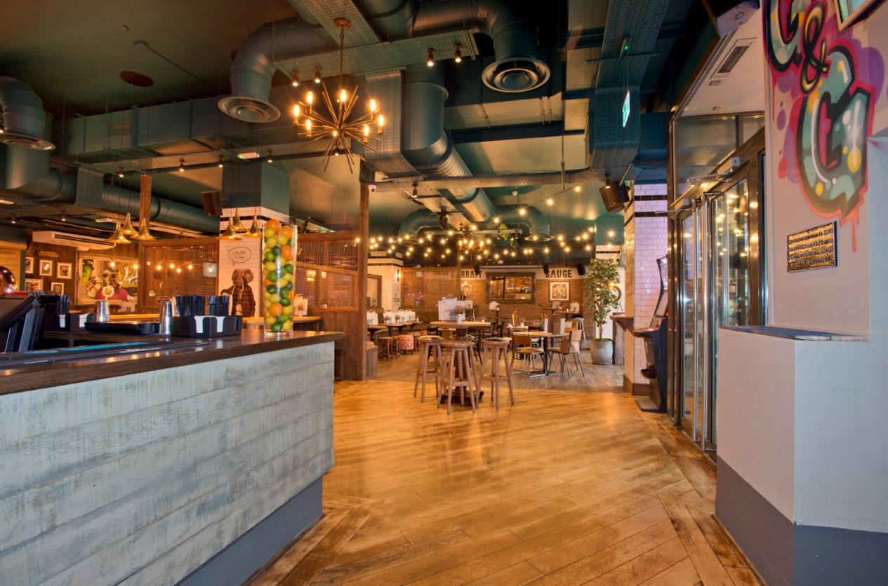The Garratt and Gauge: Cool Wimbledon Pub | DesignMyNight