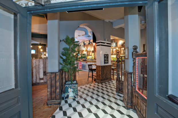 Hogshead: Affordable Wolverhampton Pub | DesignMyNight