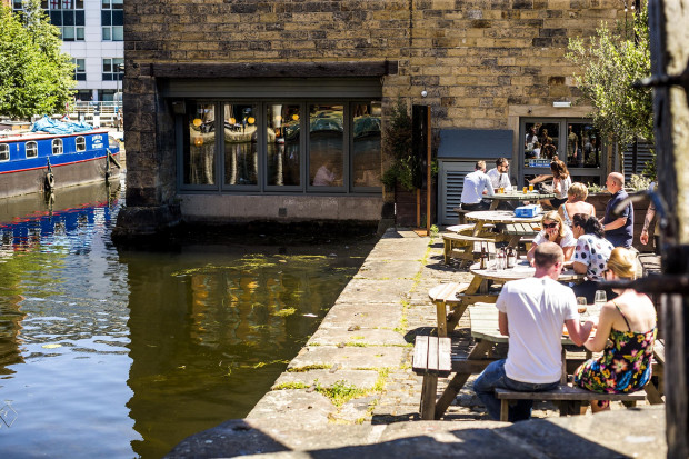 Pub With Views: Water Lane Boathouse Leeds | DesignMyNight