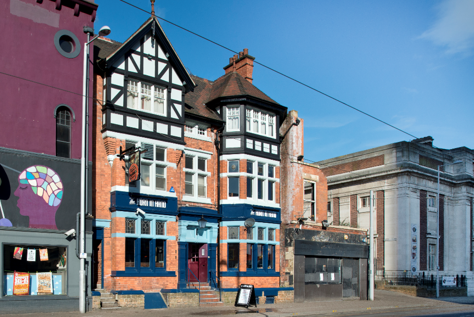 Horn In Hand: Cool and Casual Nottingham Pub | DesignMyNight