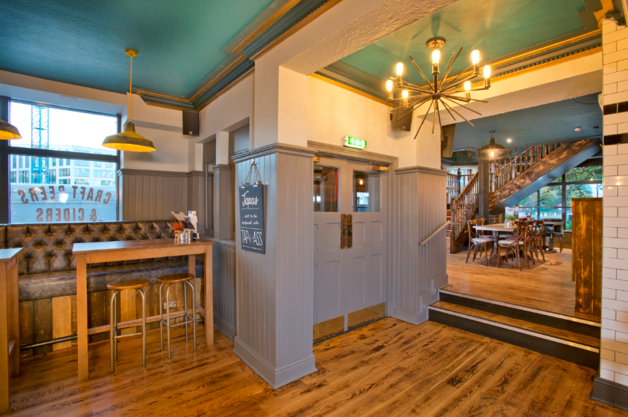 Editor's Draught: Cheap Football Pub In Leeds | DesignMyNight