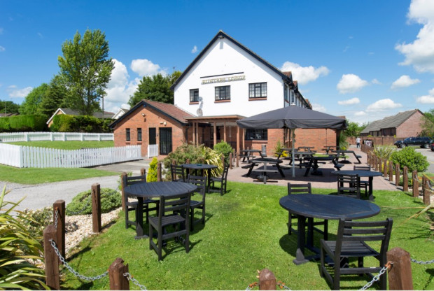 Hunters Lodge: Affordable Pub In Bridgend | DesignMyNight