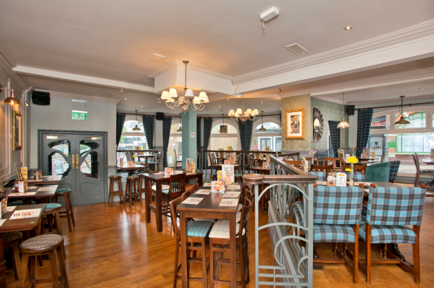 Red Lion Luton: Affordable & Relaxed Sports Pub | DesignMyNight