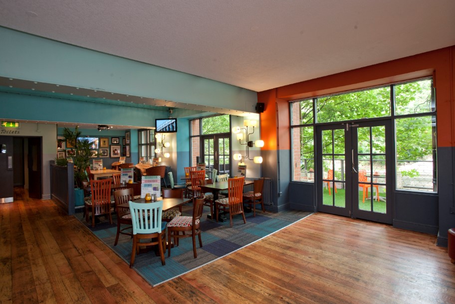 Soar Point: Leicester Beer Garden And Sports Stop | DesignMyNight