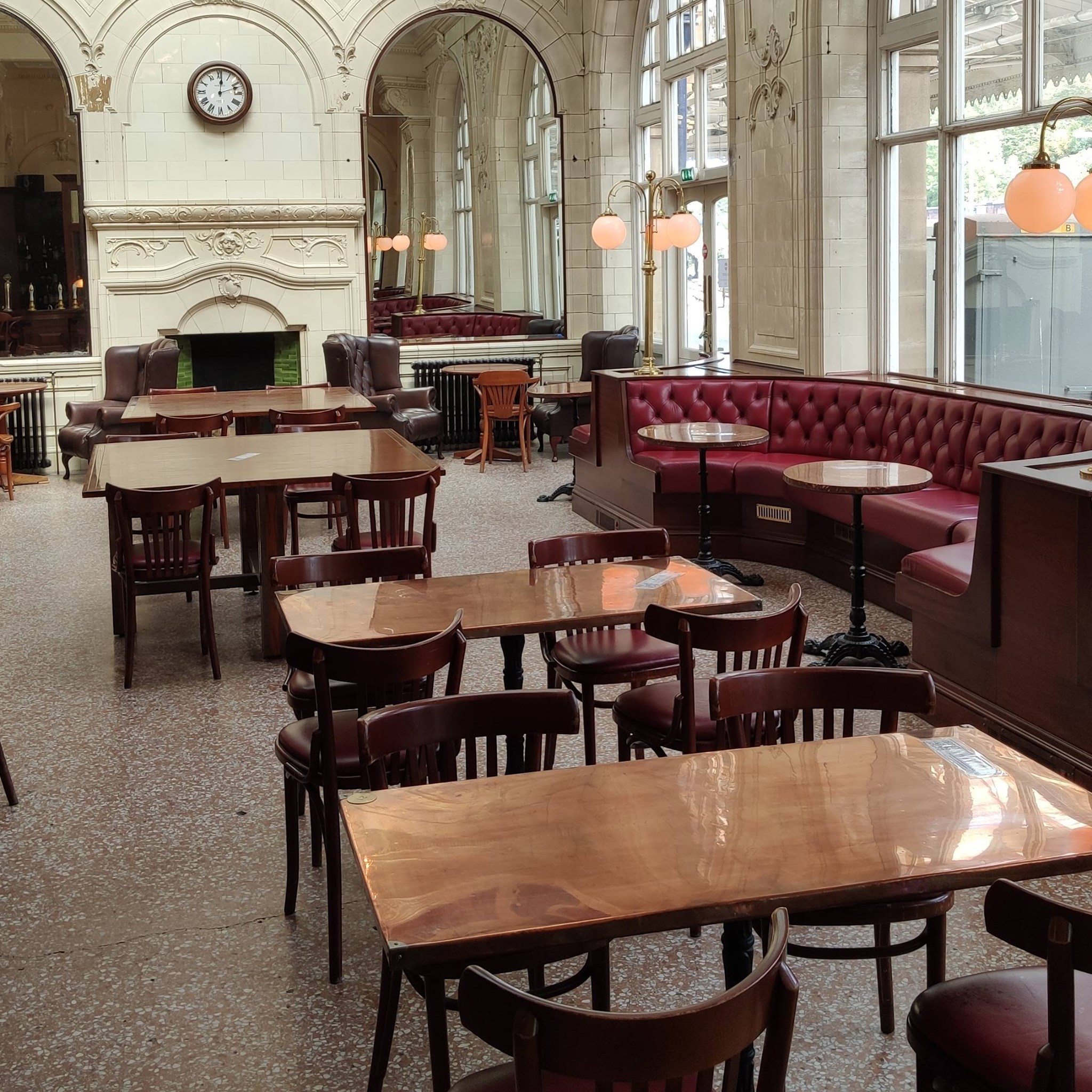 The Sheffield Tap: World Beer Pub In Sheffield | DesignMyNight