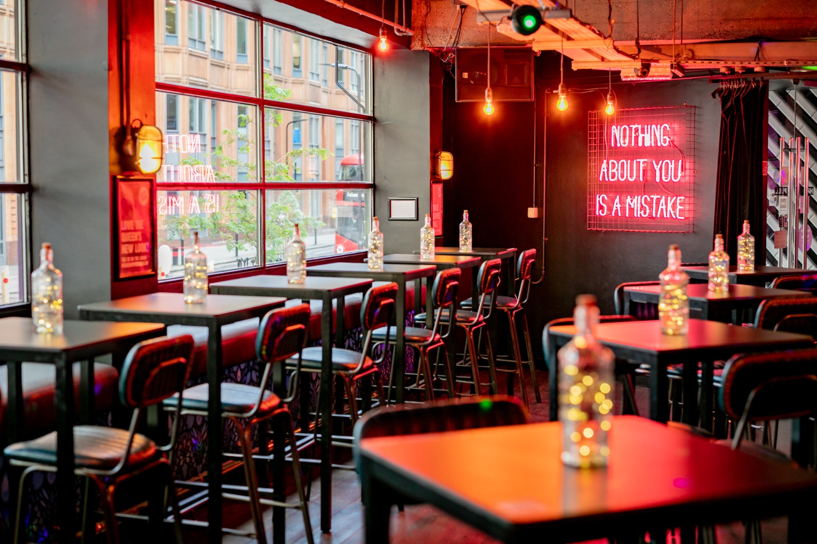 Queen of Hoxton Shoreditch | London Bar Reviews | DesignMyNight