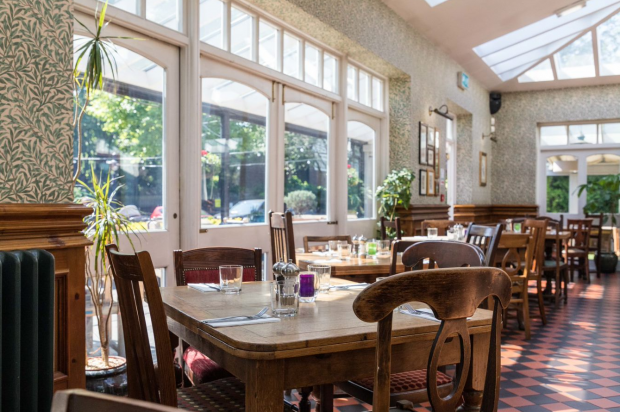 The Metropolitan: Affordable & Traditional Didsbury Pub | DesignMyNight