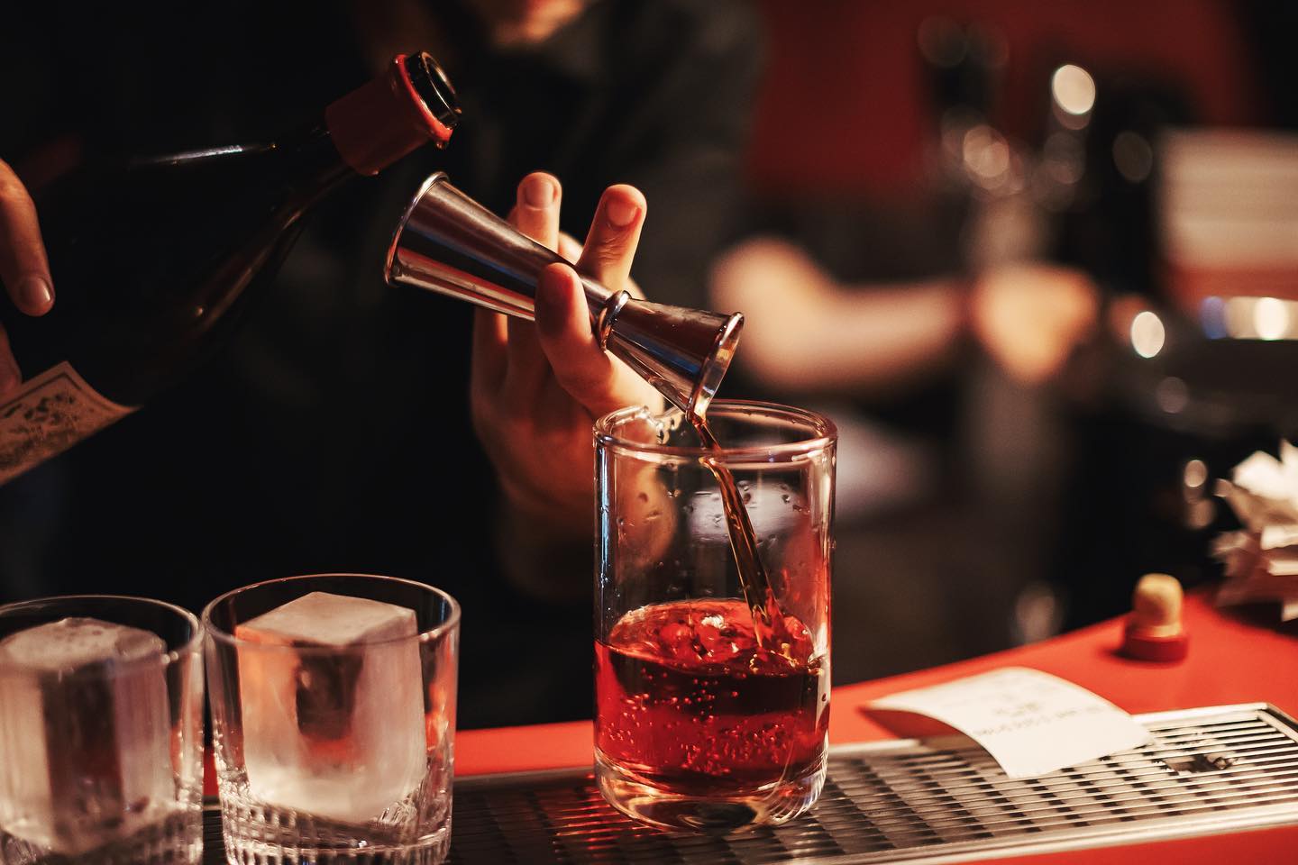 bar-83-and-infinity-sydney-s-highest-bar-and-restaurant-designmynight