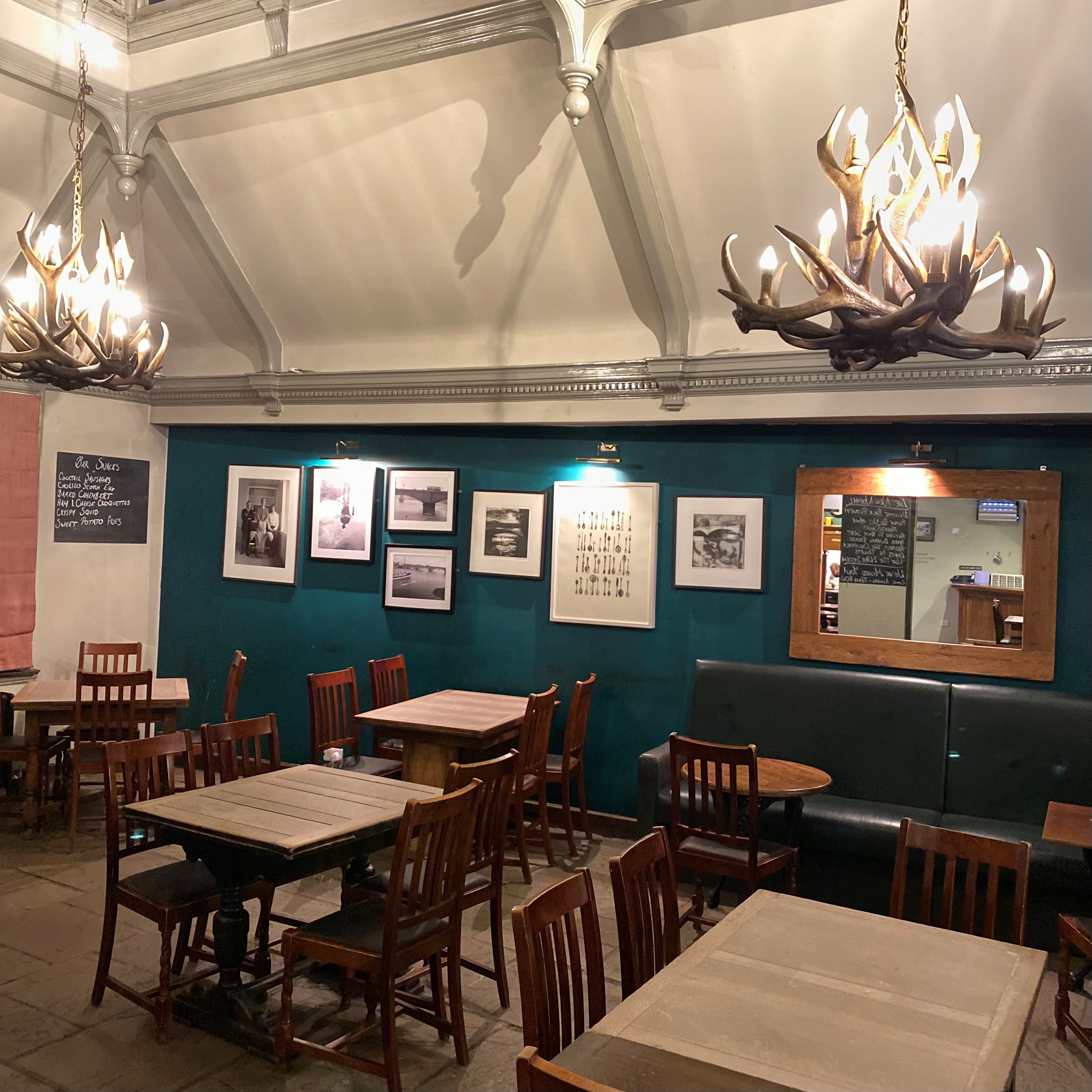 Prince of Wales: Dog Friendly Putney Pub | DesignMyNight