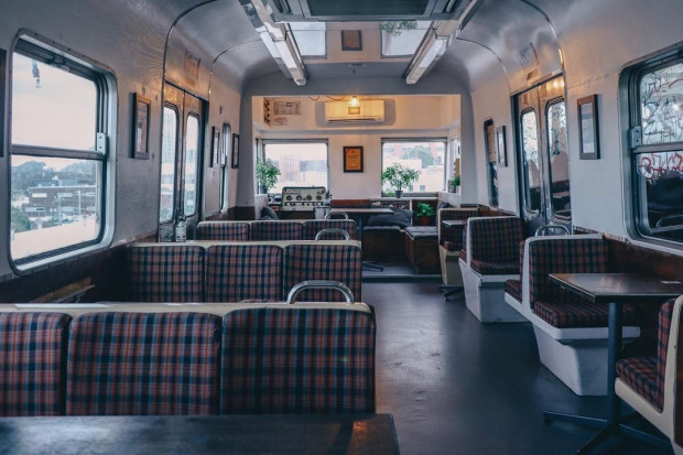 Easey's: Quirky Train Carriage Restaurant in Melbourne | DesignMyNight