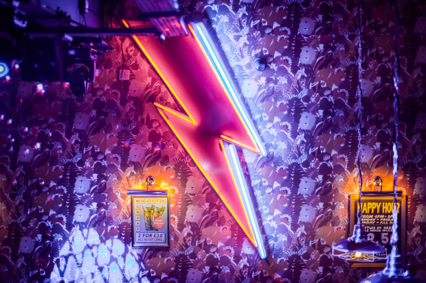 Simmons Old Street: Cheap Cocktails In Shoreditch | DesignMyNight