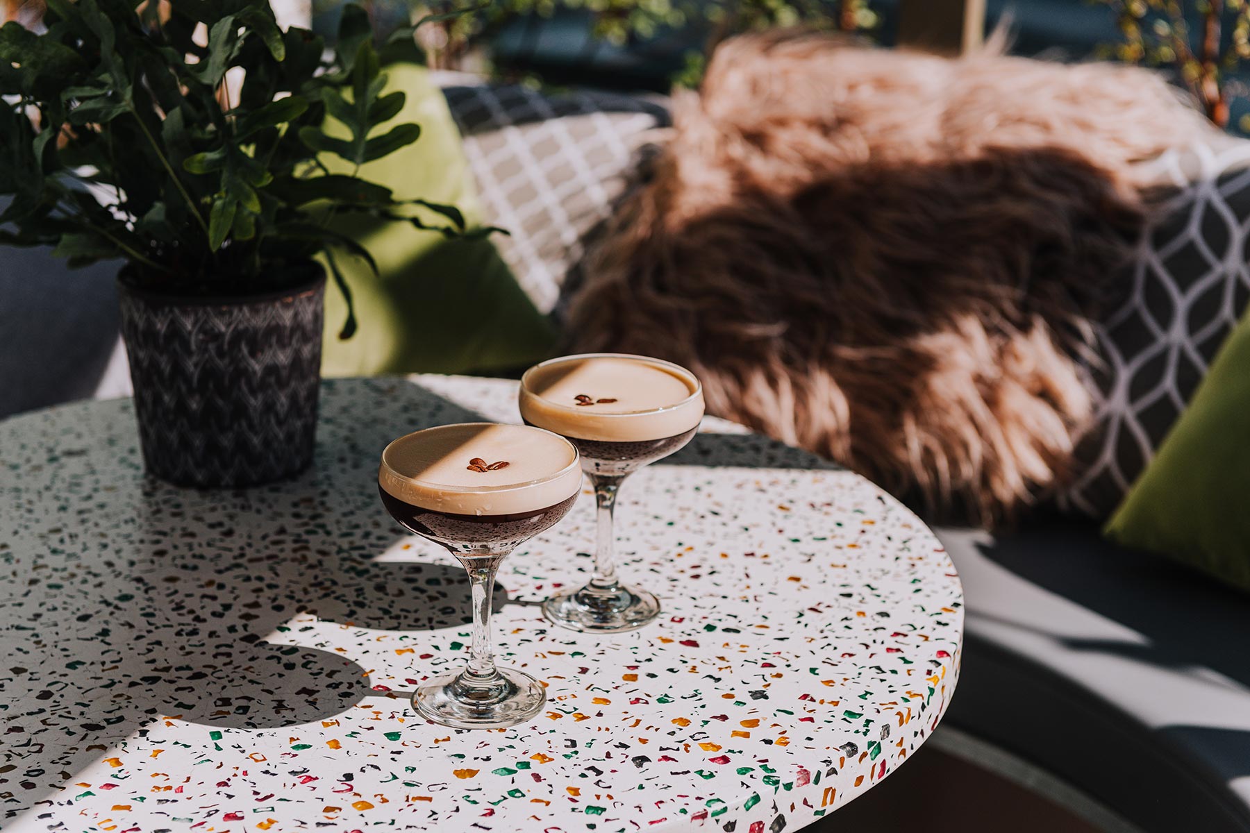 The Lawn Club Spinningfields | Manchester Bar Reviews | DesignMyNight