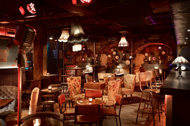 Cahoots: Retro Cocktails in Soho, London | DesignMyNight