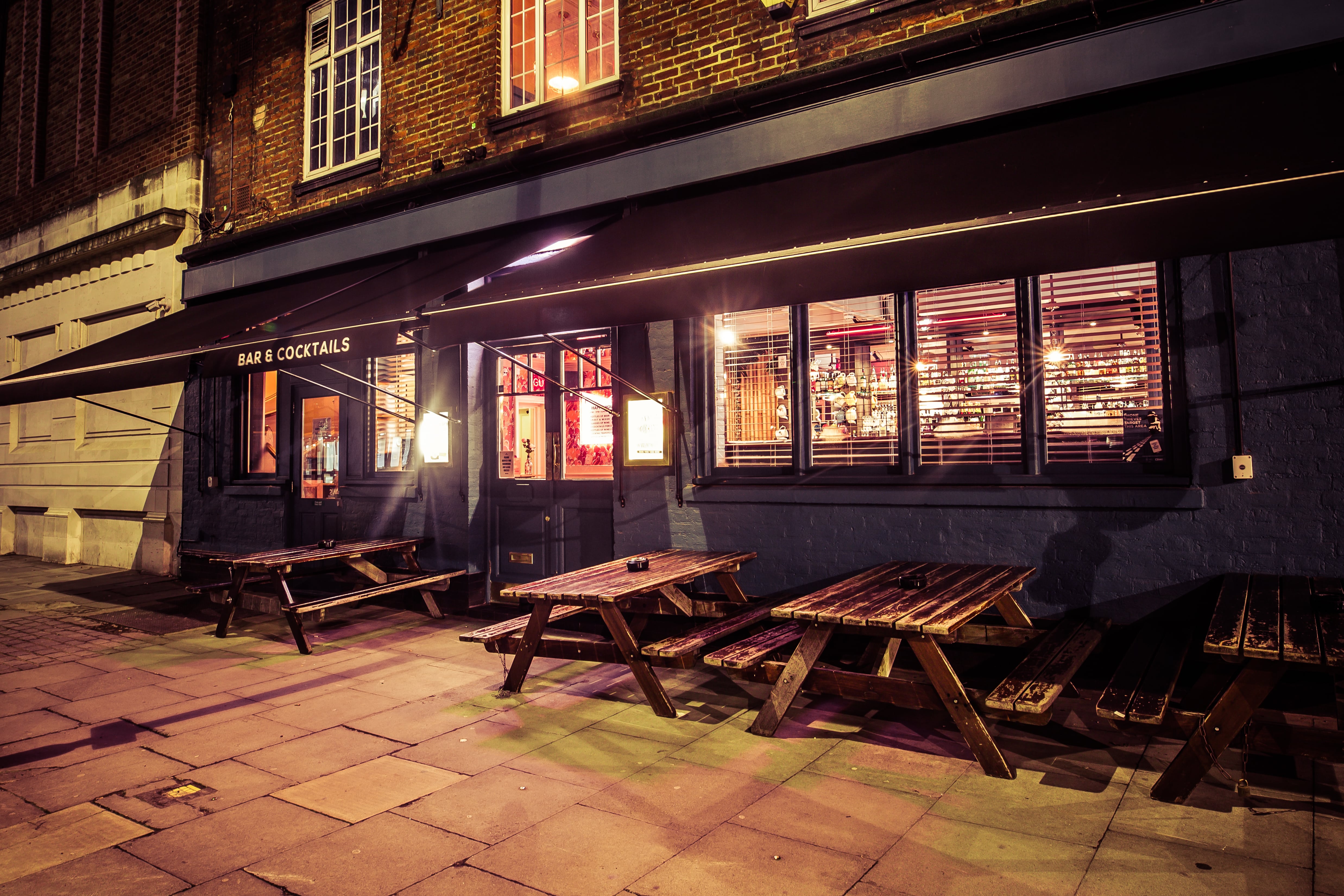Simmons Bloomsbury | London Bar Reviews | DesignMyNight