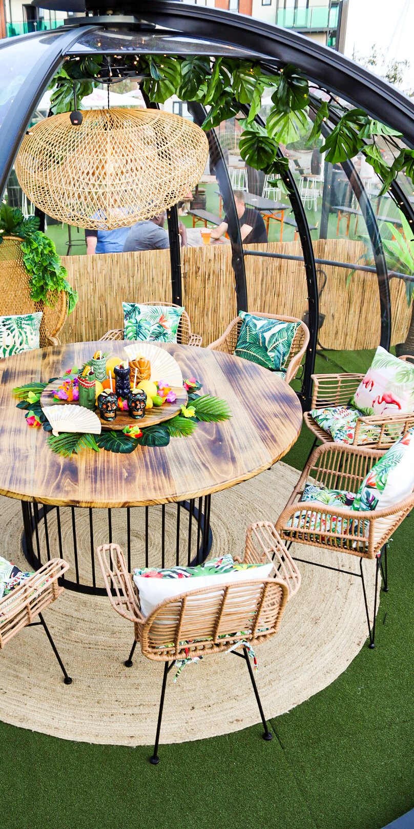 The Pod: Fun Outdoor Bar in Newport | DesignMyNight