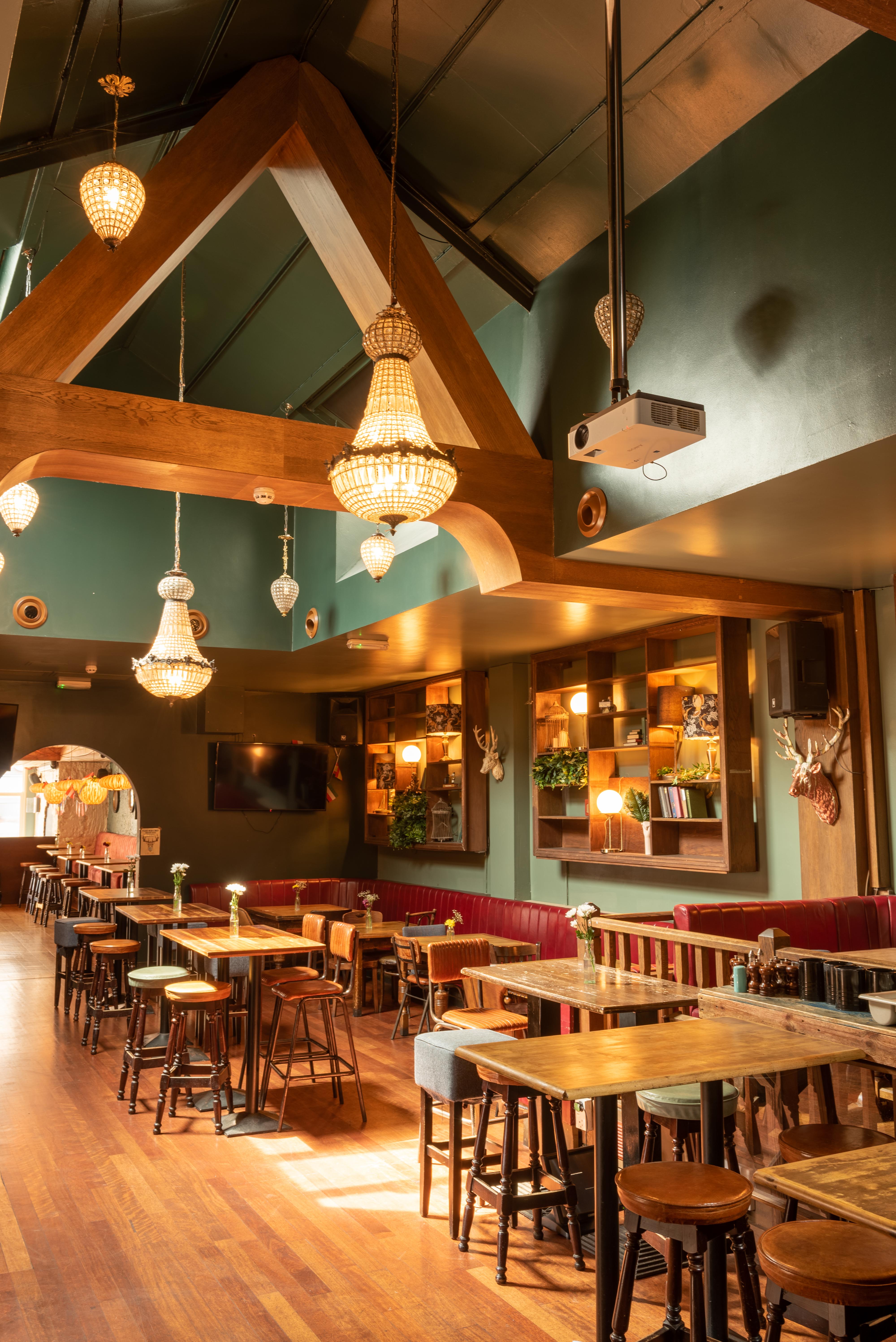 The Old Frizzle Wimbledon | London Bar Reviews | DesignMyNight
