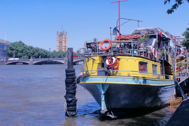 Tamesis Dock: Floating Bar On The Thames In London | DesignMyNight