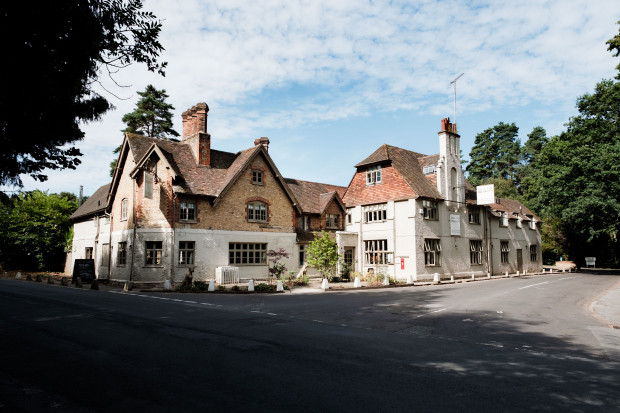 Bel & The Dragon Churt: Cosy Pub In The UK | DesignMyNight