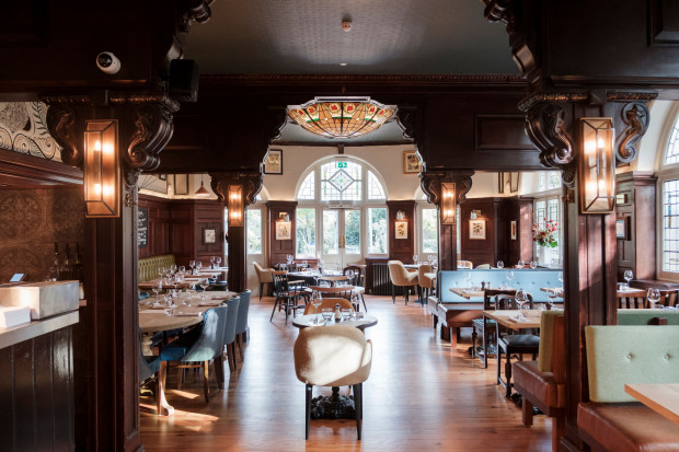 Red Lion: Alfresco Pub In Barnes | DesignMyNight