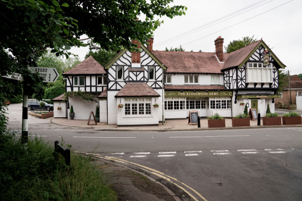 Kingswood Arms: Quaint Pub In Banstead | DesignMyNight