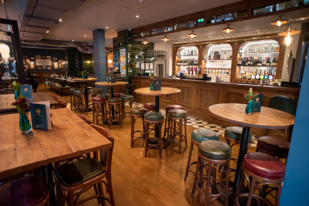 Trinity Bell: Stylish Pub In The City | DesignMyNight