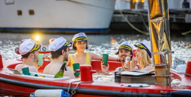 World Cup Final in a Hot Tub Boat! | London Boat Party Reviews ...