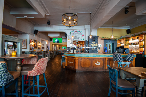The English Lounge: Cosy Northern Quarter Pub | DesignMyNight