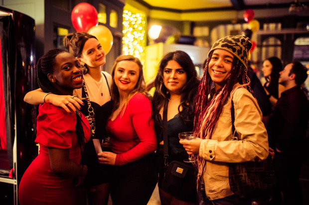 The Old Frizzle Wimbledon | London Bar Reviews | DesignMyNight