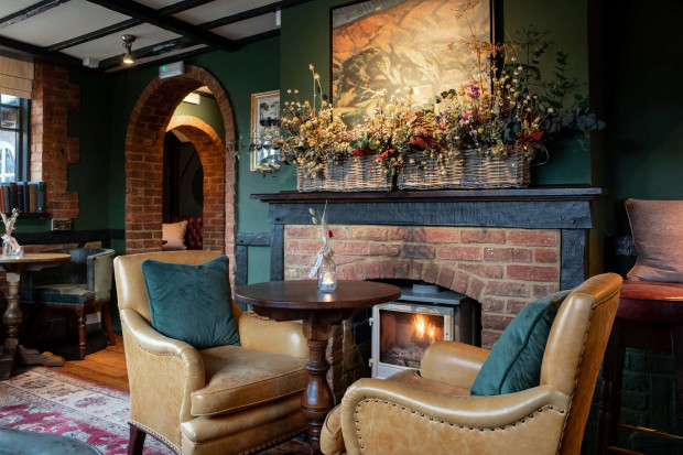 Half Moon, Windlesham: Traditional Pub In Surrey | DesignMyNight