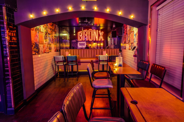 Simmons Temple London | London Bar Review | DesignMyNight