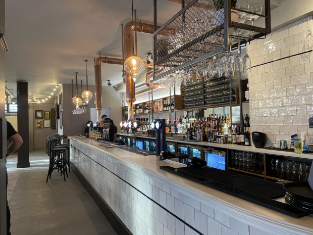 Knowles of Norwood: South London Pub | DesignMyNight