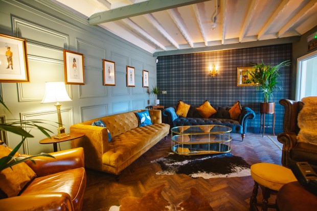 The Bottle & Glass Harby: Cosy Newark Pub & Restaurant | DesignMyNight