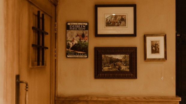 Finnegan's Wake: Fun Edinburgh Pub With Live Music | DesignMyNight