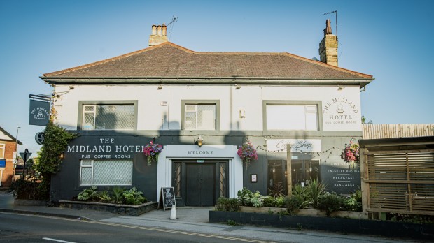 Midland Hotel WoodlesfordL Pretty Leeds Pub | DesignMyNight