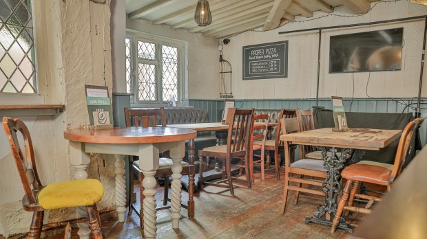 Birdcage Inn: Cosy Pub In Thame | DesignMyNight
