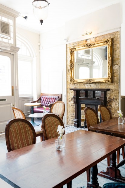 The Chelsea Gate: Pretty Chelsea Pub | DesignMyNight