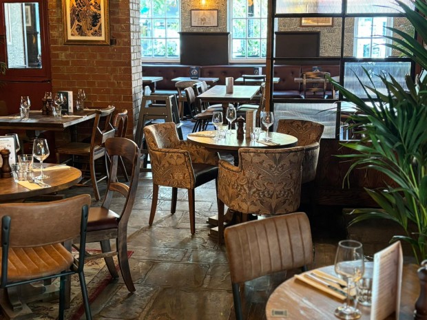 Eltham GPO: Cool Eltham Pub | DesignMyNight