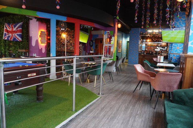 Putt Putt & Karaoke: Activity Bar With Crazy Golf In Streatham ...
