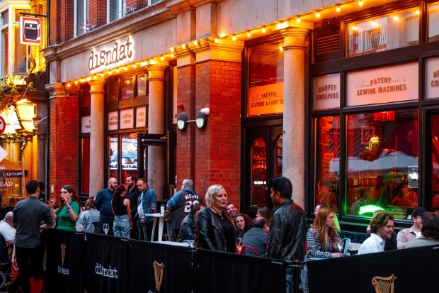 Disndat: Cool Cocktail And Live Music Bar On Dame Court | DesignMyNight