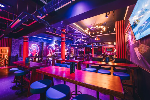 Bonnie Rogues: Fun Swansea Pub | DesignMyNight