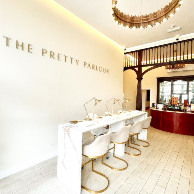 The Pretty Parlour: Nail & Cocktail Bar In Ealing | DesignMyNight