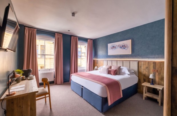 The Stroud Hotel: Stroud Hotel, Bar And Restaurant | DesignMyNight