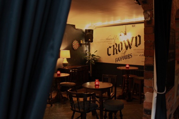 Crowd Of Favours: Cosy Leeds Pub For A Roast | DesignMyNight