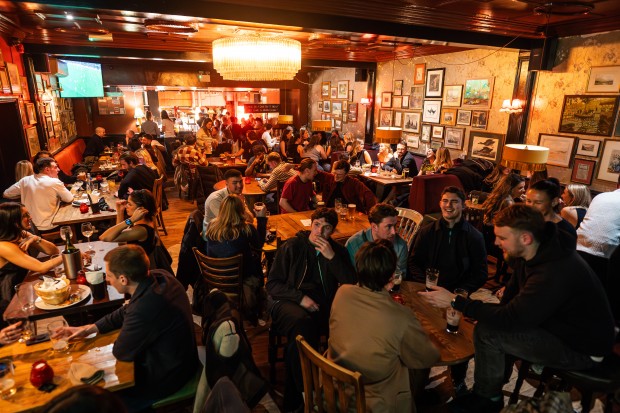 Hagen & Hyde: Balham High Road Pub | DesignMyNight