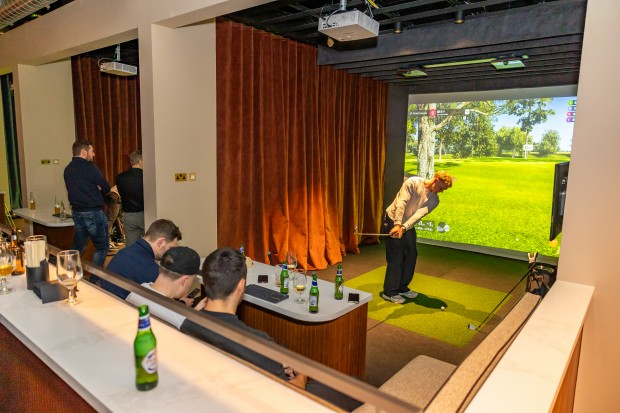 Pitch Wharf: Golf Experience In Canary Wharf | DesignMyNight